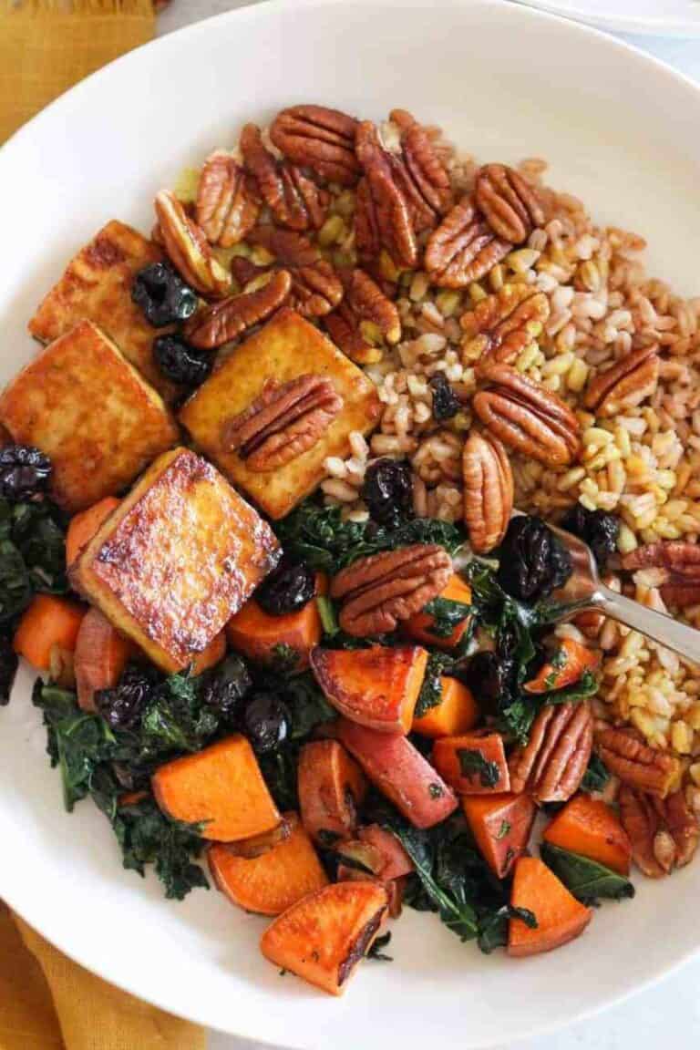 15 Crowd-Pleasing Vegetarian Main Dishes for Thanksgiving - Grateful Grazer